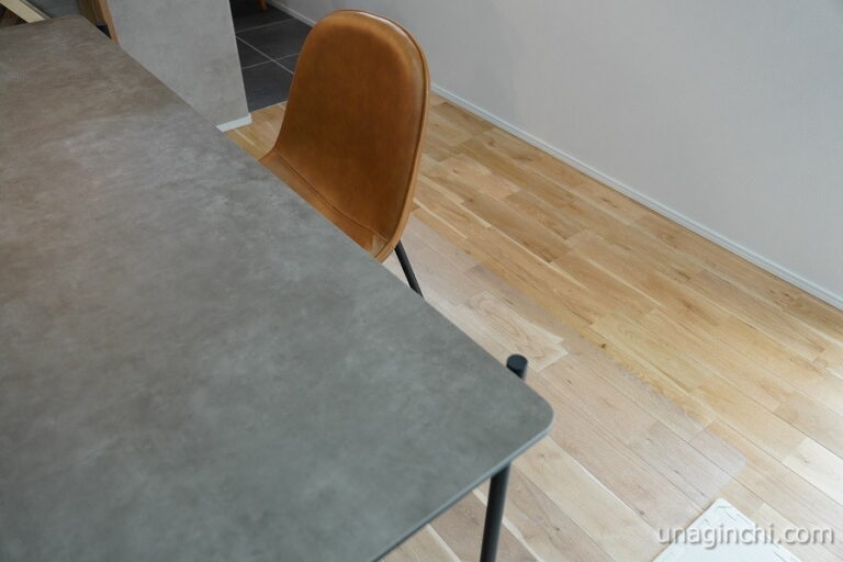 セラミックダイニングテーブル【moda en casa ピパテーブル】レビュー。よくあるデメリットにもお答えするよ - UNAGISM